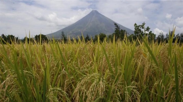 Philippines raises volcano alert level as eruptions spew ash